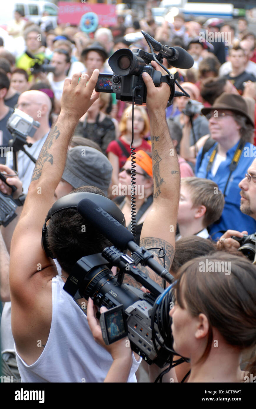 Videographers document in a crowd Stock Photo - Alamy