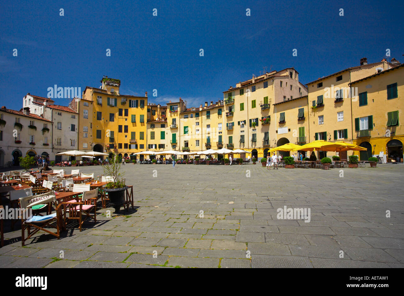 Piazzo Amfiteatro Romano Lucca Tuscany Italy Stock Photo - Alamy