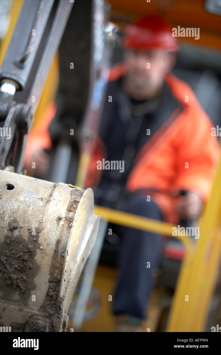 DIGGER DRIVER ON A BRITISH CONSTRUCTION BUILDING SITE Stock Photo - Alamy