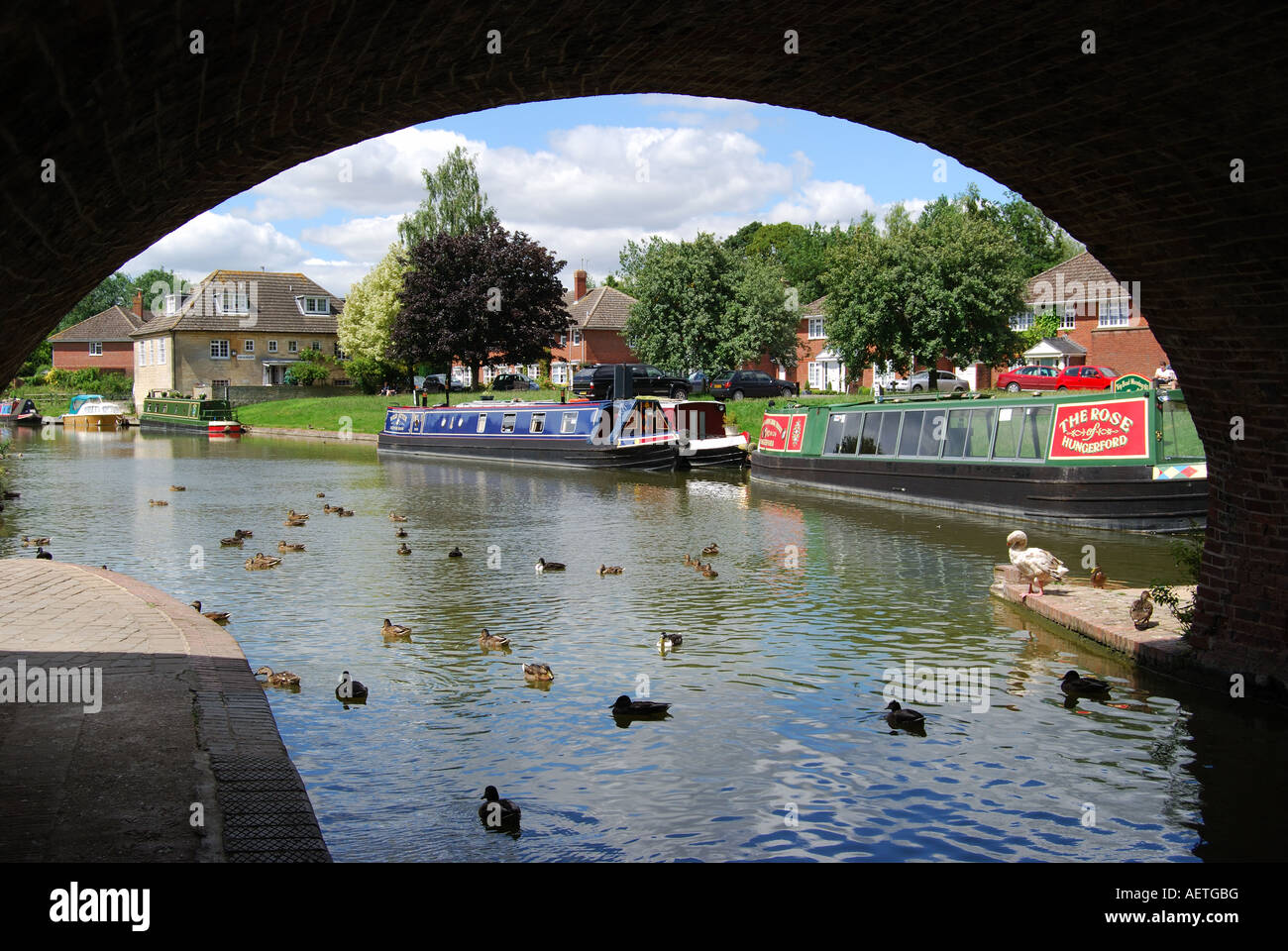 Canal walk, Kennet and Avon Canal, Hungerford, Berkshire, England ...