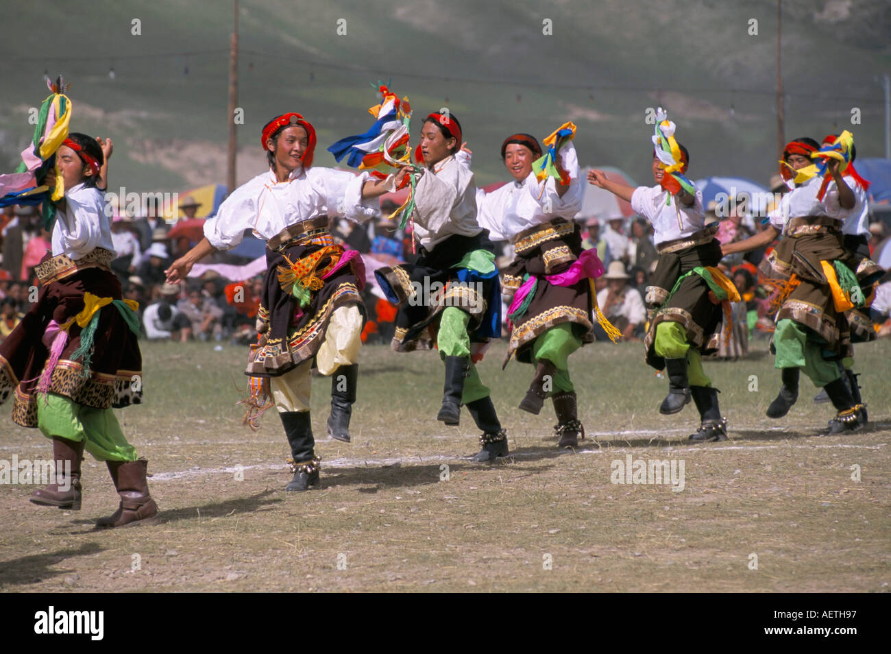 Yushu tibetan festival hi-res stock photography and images - Alamy