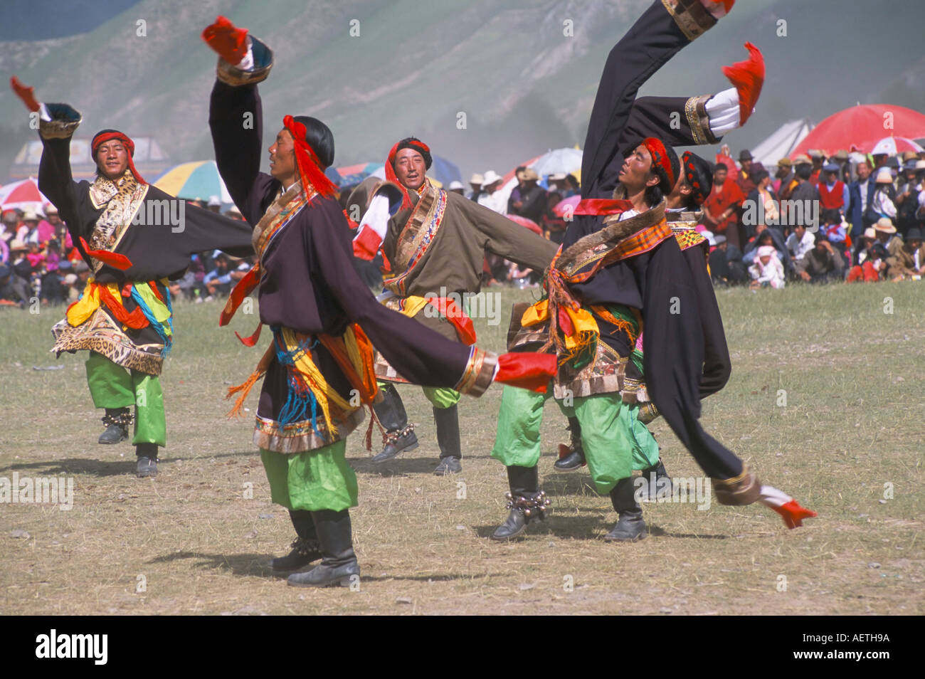 Traditional Chinese Tibetan Men Clothing