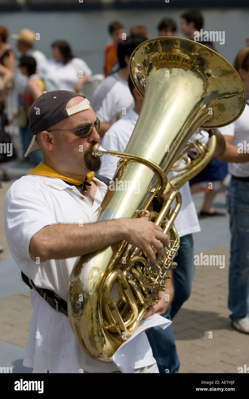 Musician playing tuba hi-res stock photography and images - Alamy