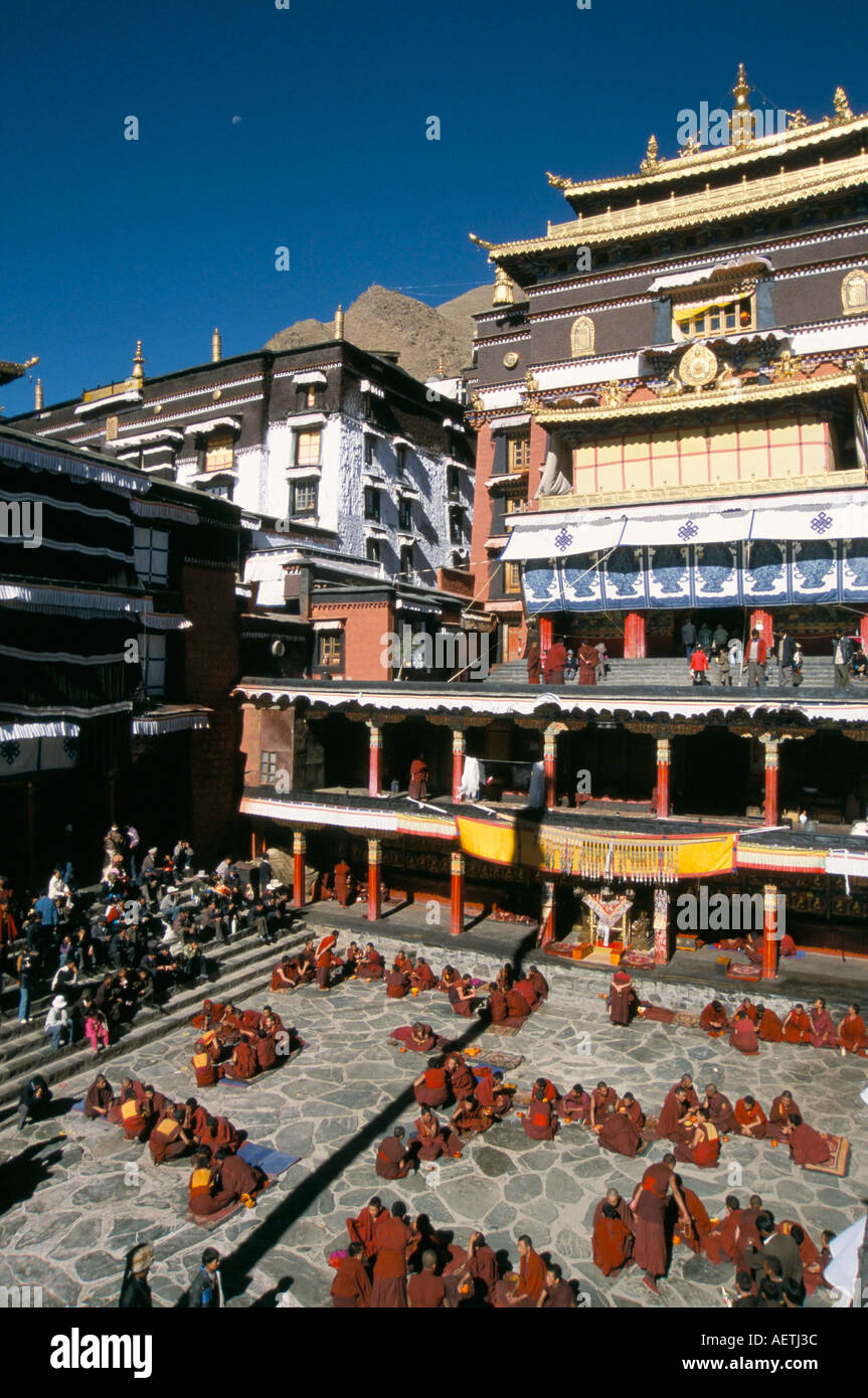 Tibetan monks tashilhunpo monastery hi-res stock photography and images ...
