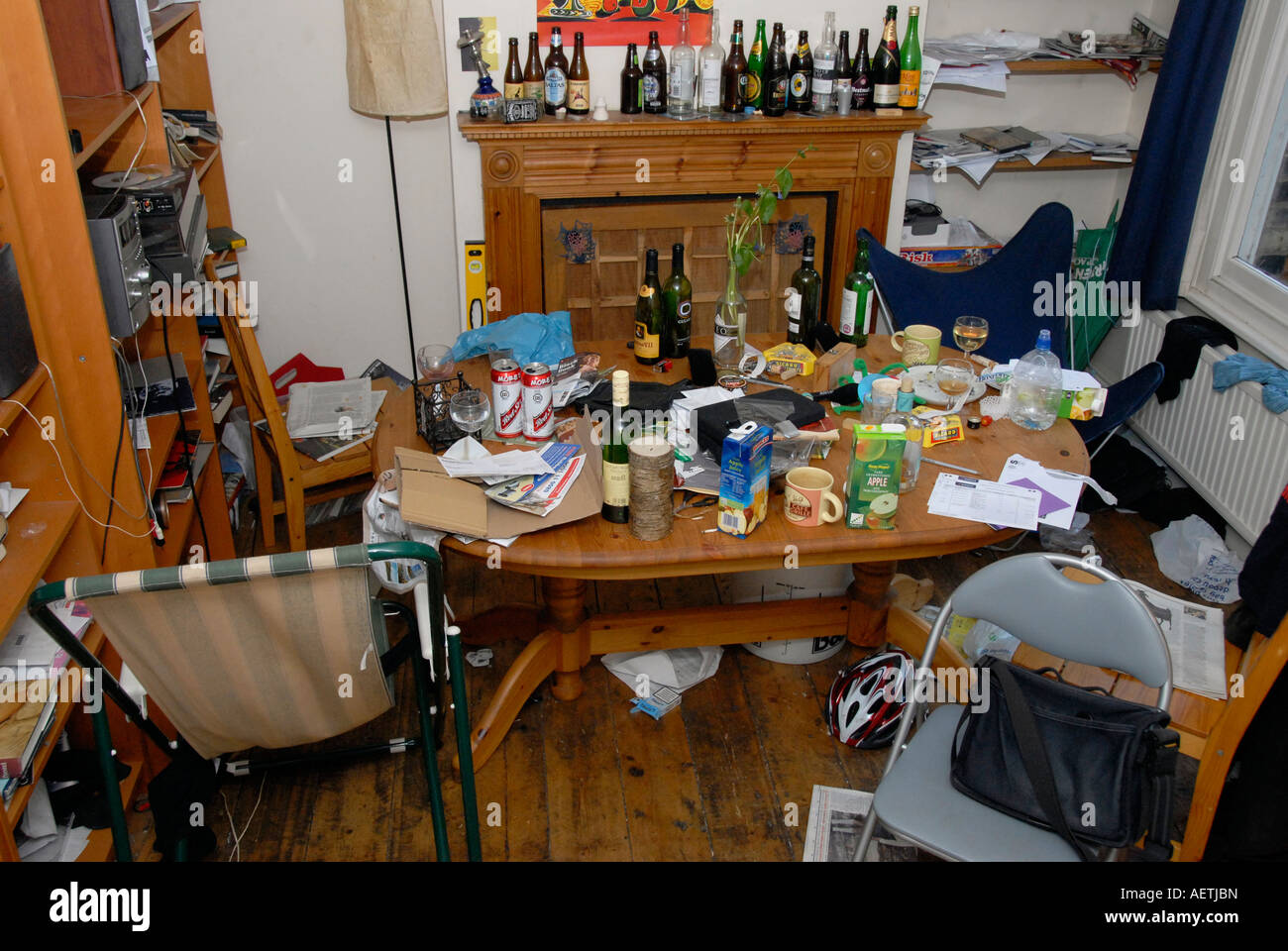 Messy room after party hi-res stock photography and images - Alamy