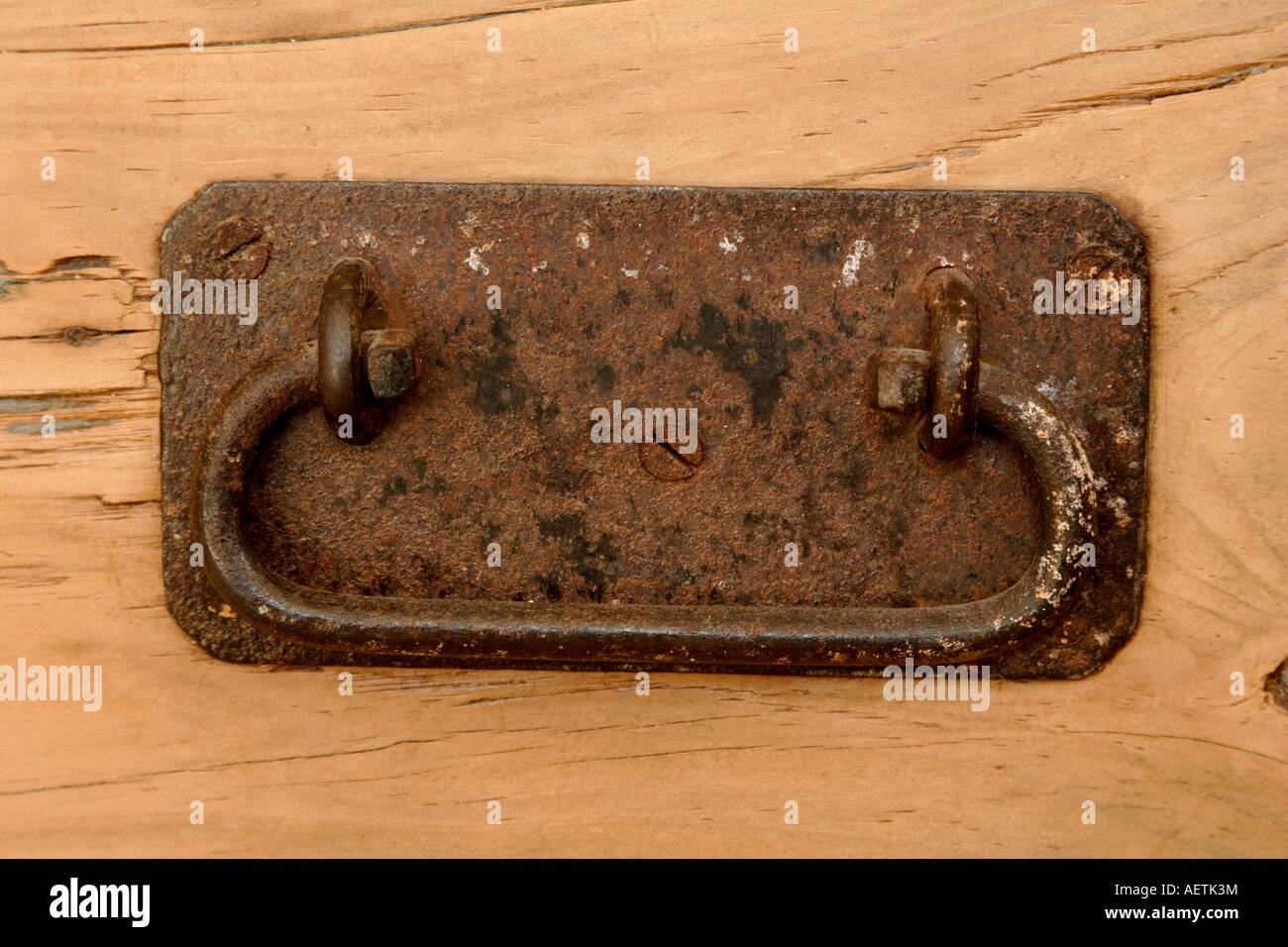 Old iron handle from wooden chest close up Stock Photo - Alamy