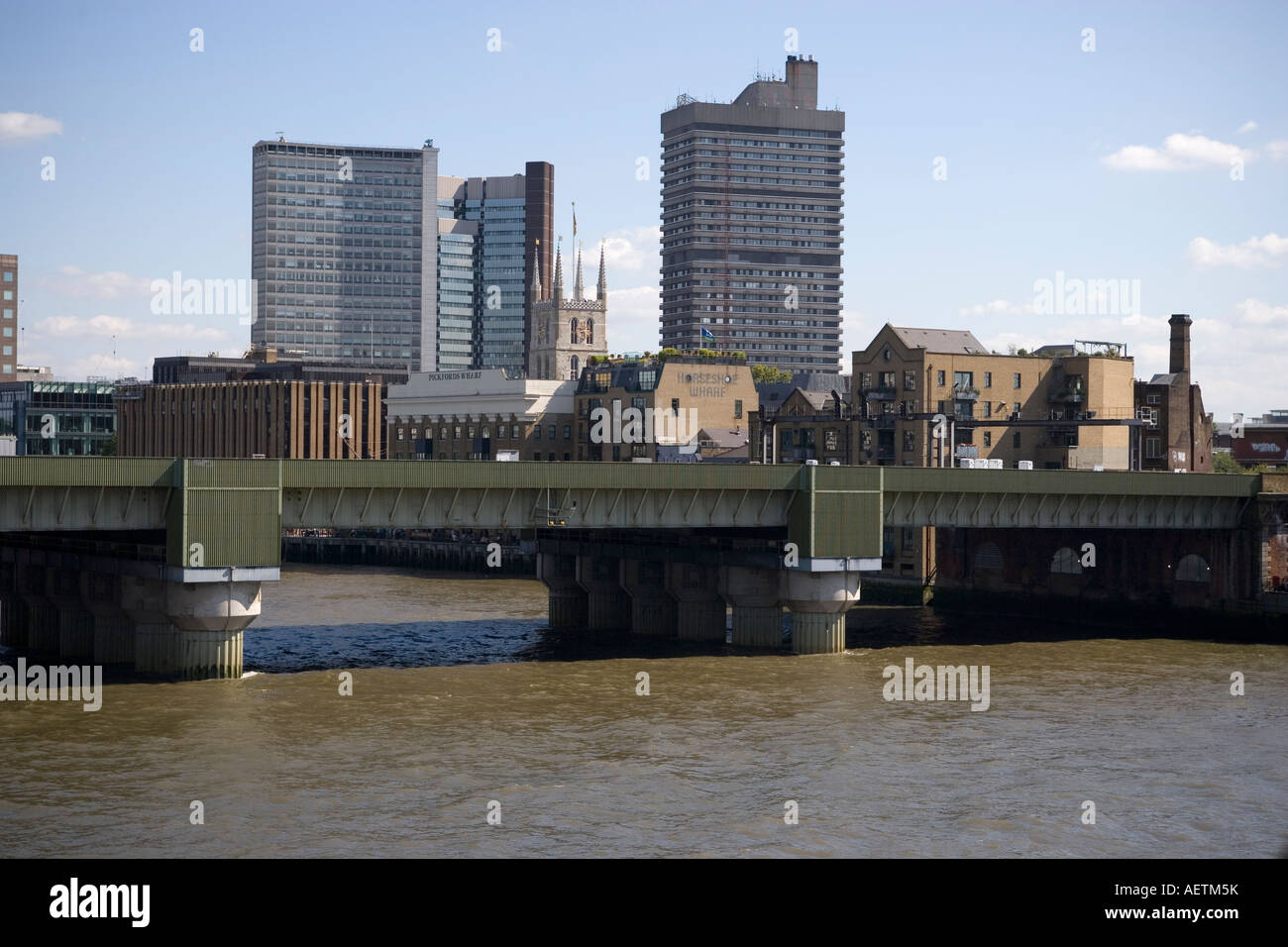 Railway bridge cannon street railway bridge hi-res stock photography ...
