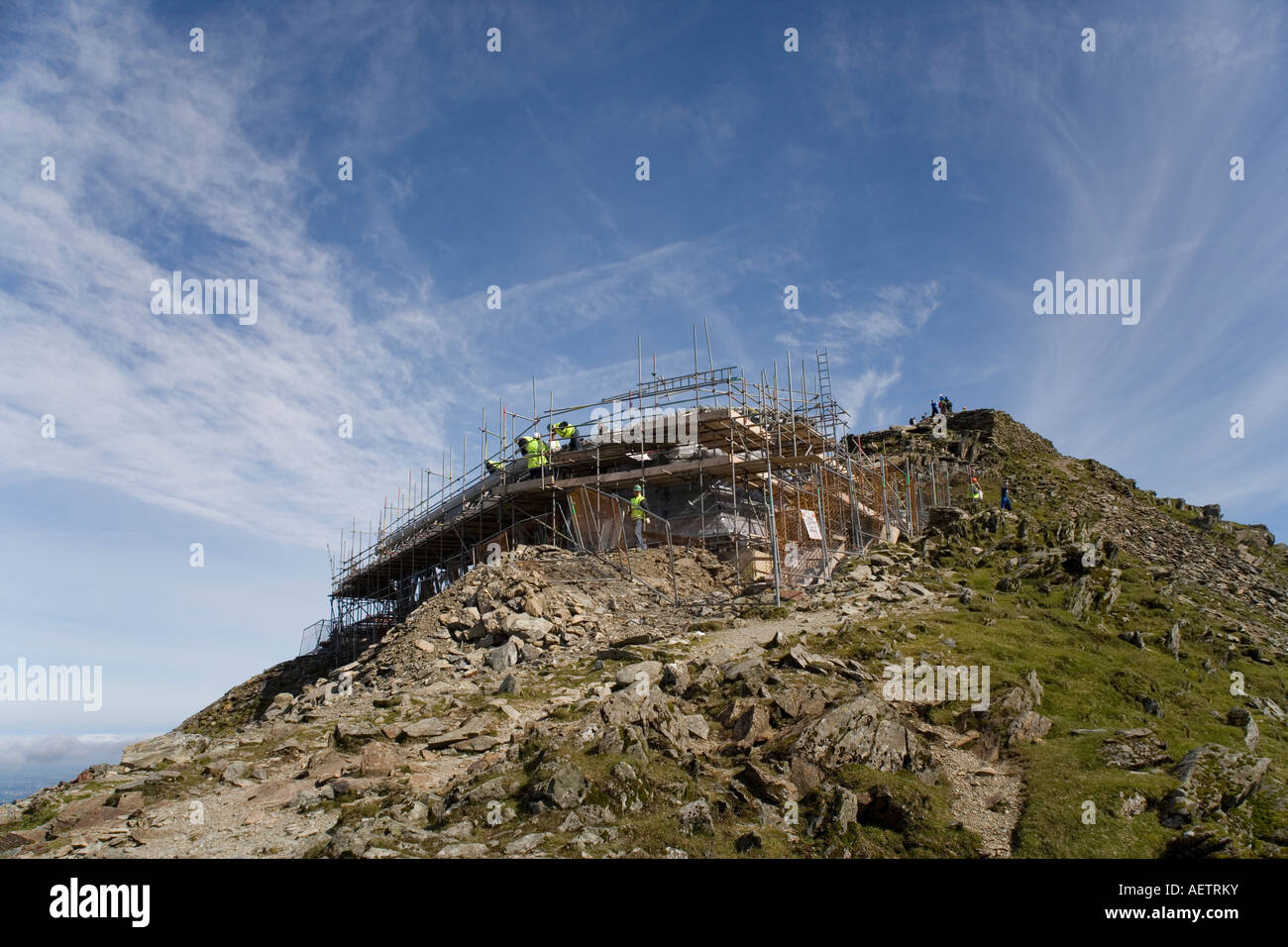 Building the new cafe on the top of snowdon hi-res stock photography ...