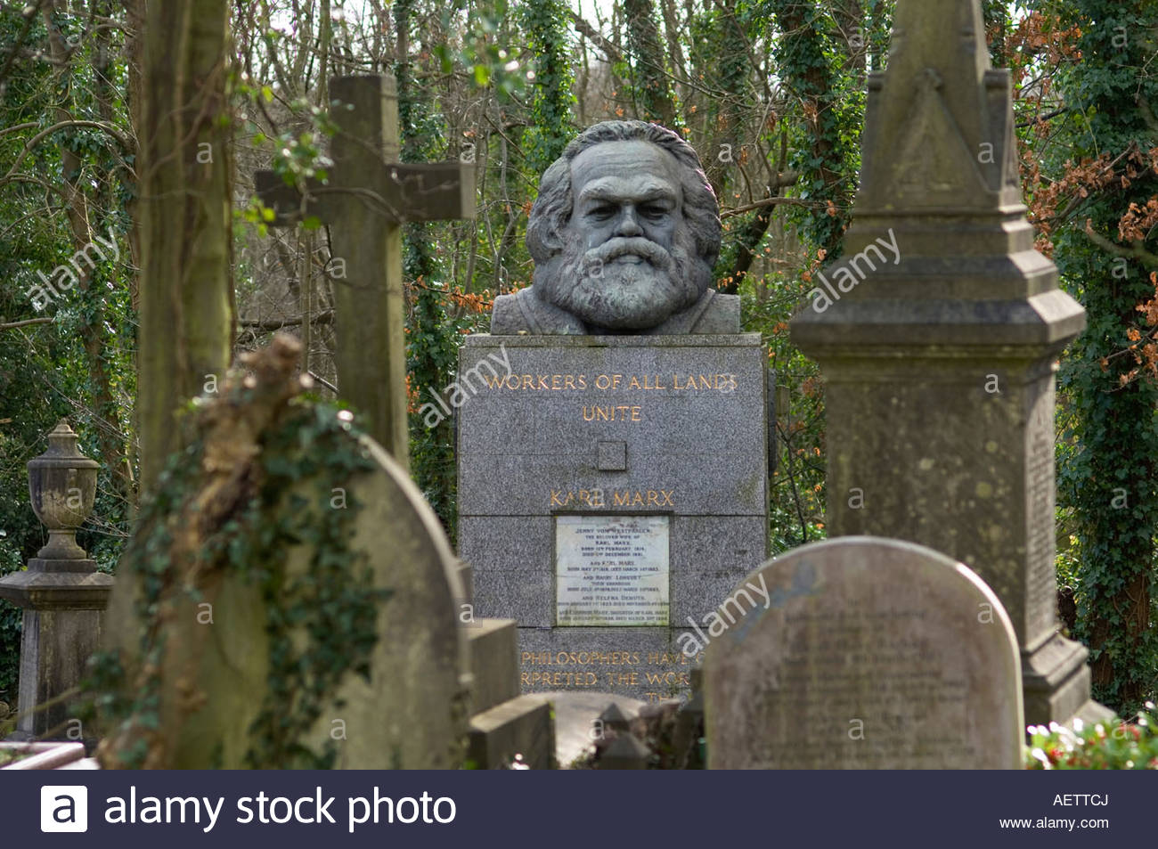 Karl Marx Tomb Highgate Cemetery Stock Photos & Karl Marx Tomb Highgate ...