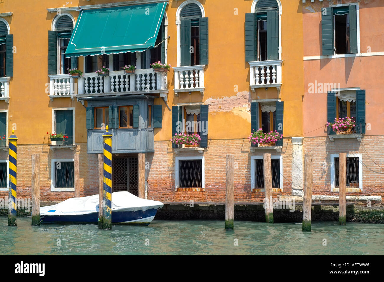 Old building in Venice Stock Photo - Alamy
