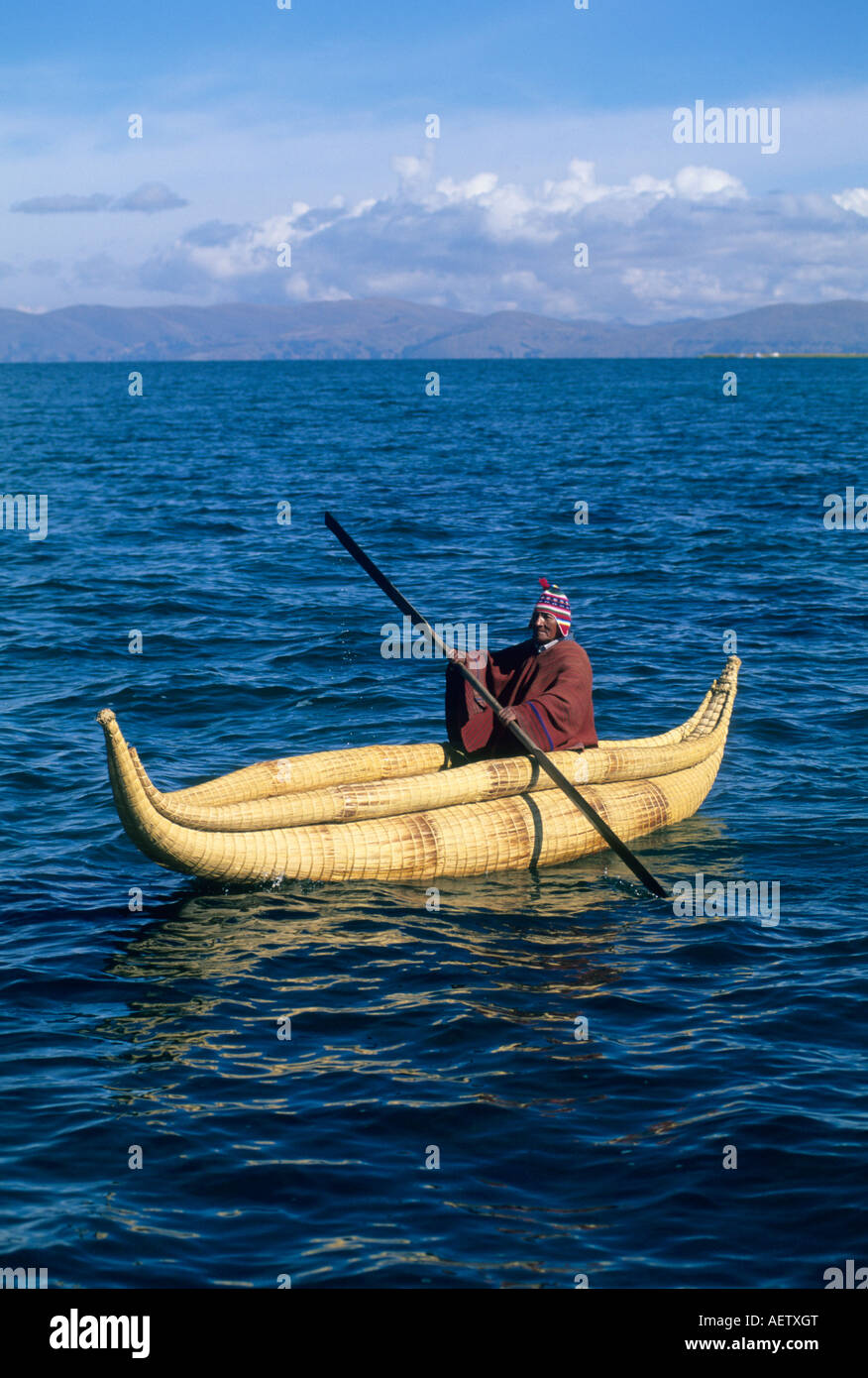 Native indians boat hi-res stock photography and images - Alamy