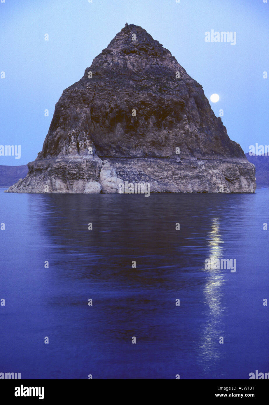 Full Moon over Pyramid, Pyramid Lake, NEVADA Stock Photo - Alamy