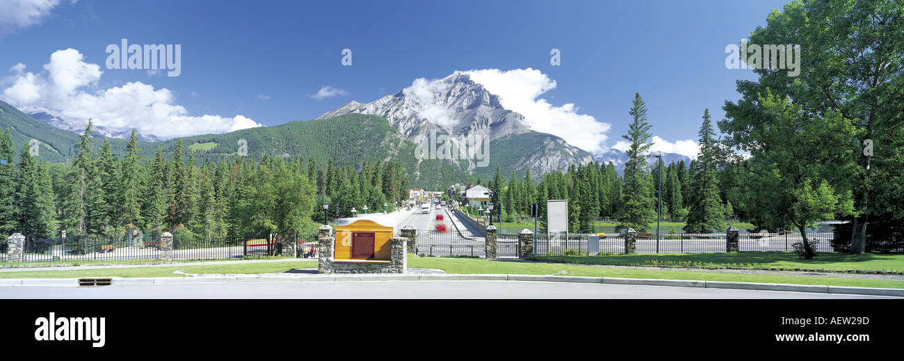 Banff Avenue Cascade Mountain World Heritage BANFF NATIONAL PARK ALBERTA CANADA Stock Photo - Alamy