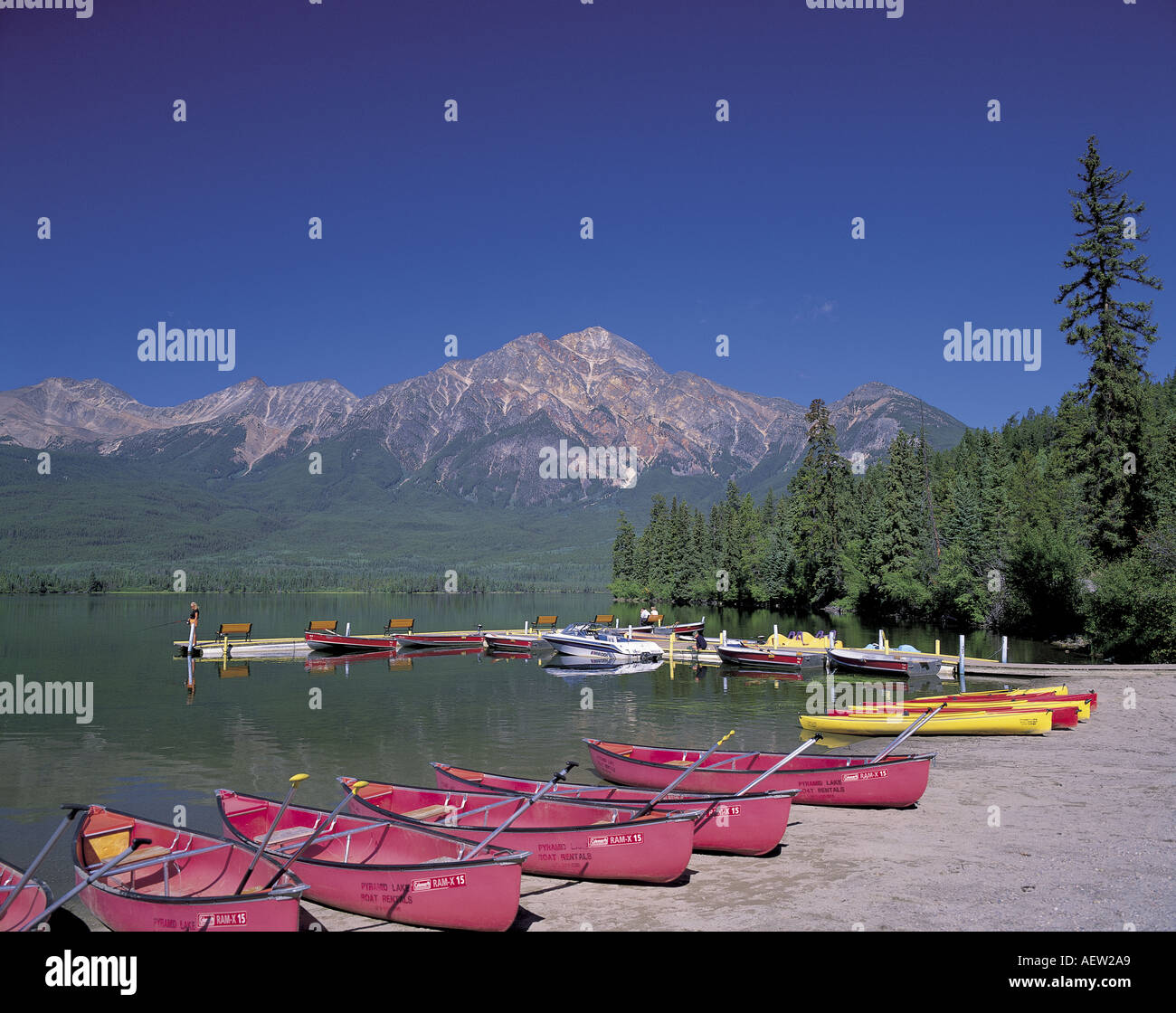 Pyramid Lake Jasper National Park World Heritage CANADA Stock Photo - Alamy
