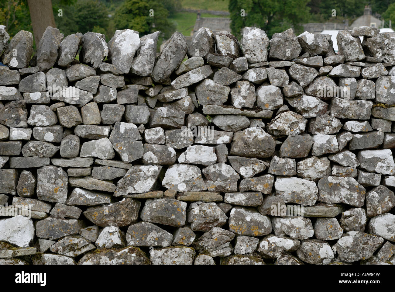 Limstone drystone wall Stock Photo - Alamy