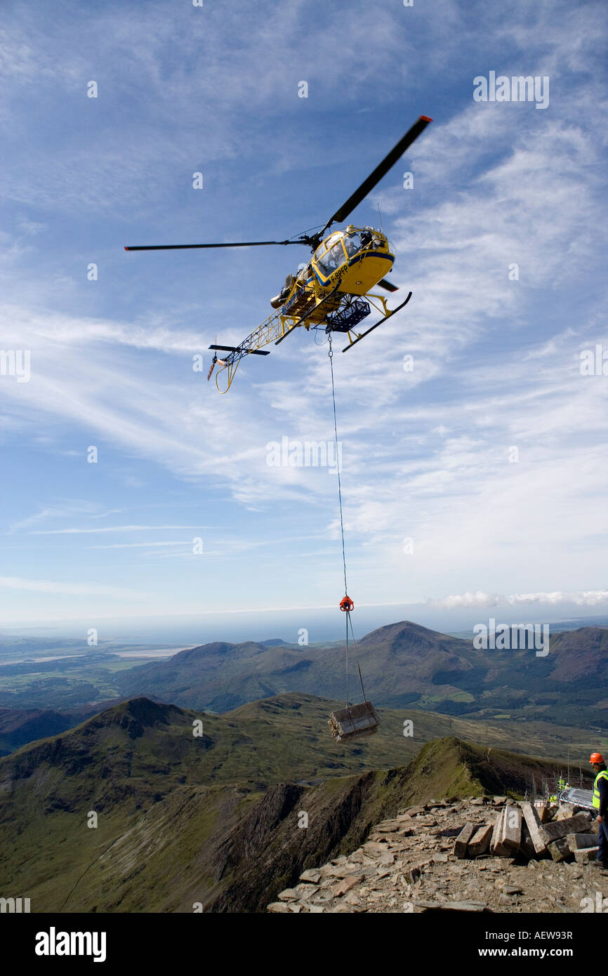 Building the new cafe on the top of snowdon hi-res stock photography ...