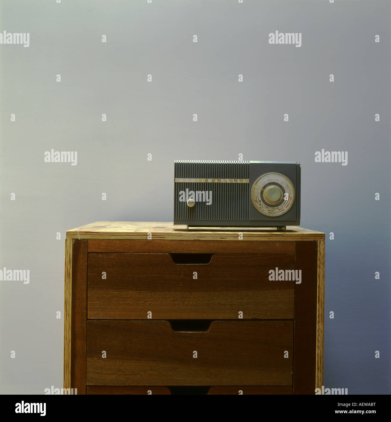 Vintage radio set hi-res stock photography and images - Alamy