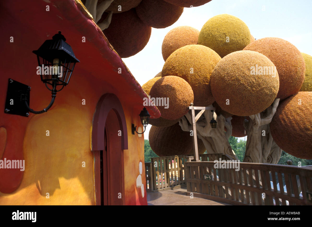 Prezzemolo tree gardaland amusement park hi-res stock photography and ...