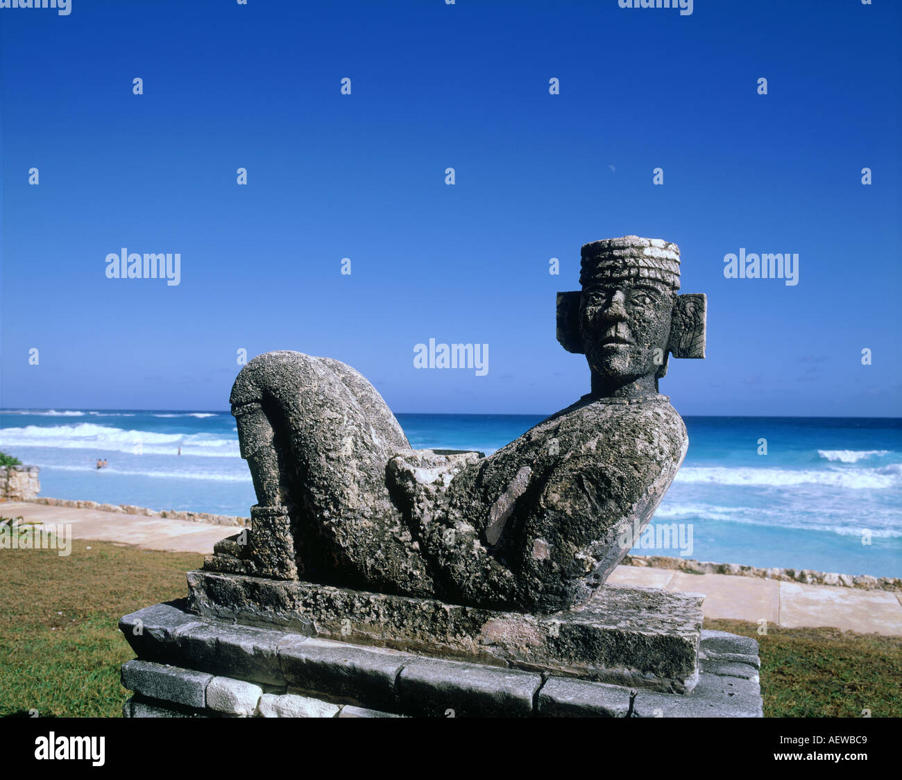 Cancun chac mool statue chac hi-res stock photography and images - Alamy