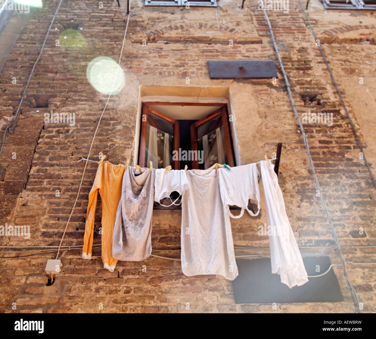 Wash hanging out the washing hi-res stock photography and images - Alamy