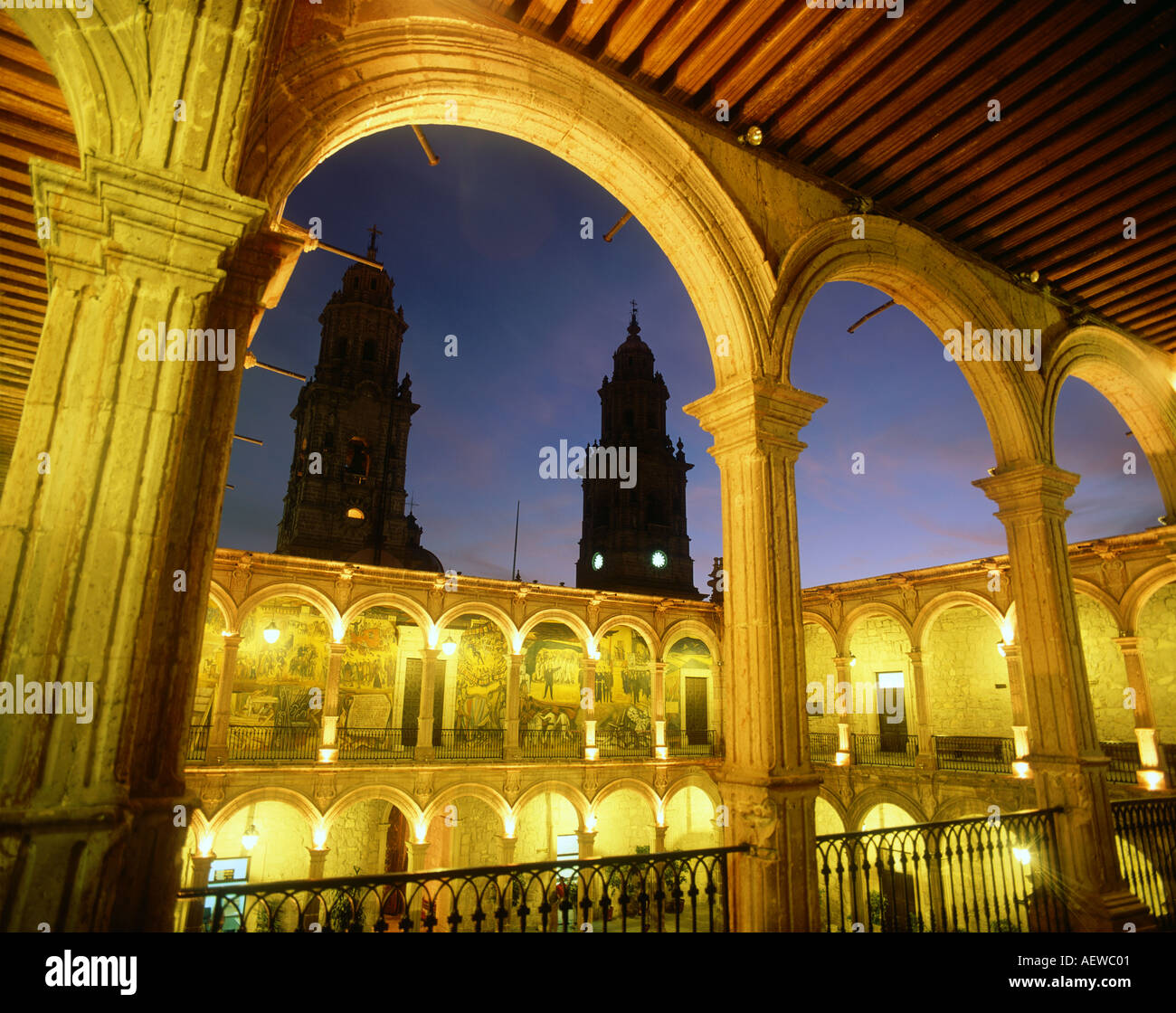 Morelia catedral hi-res stock photography and images - Alamy