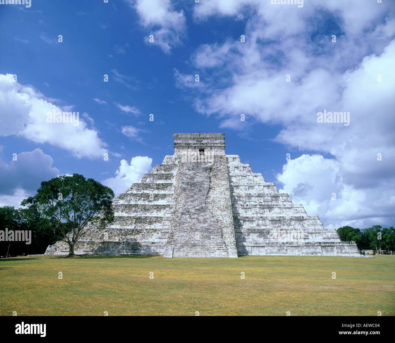 El Castillo Pyramid of Kukulcan Chichen Itza World Heritage YUCATAN ...