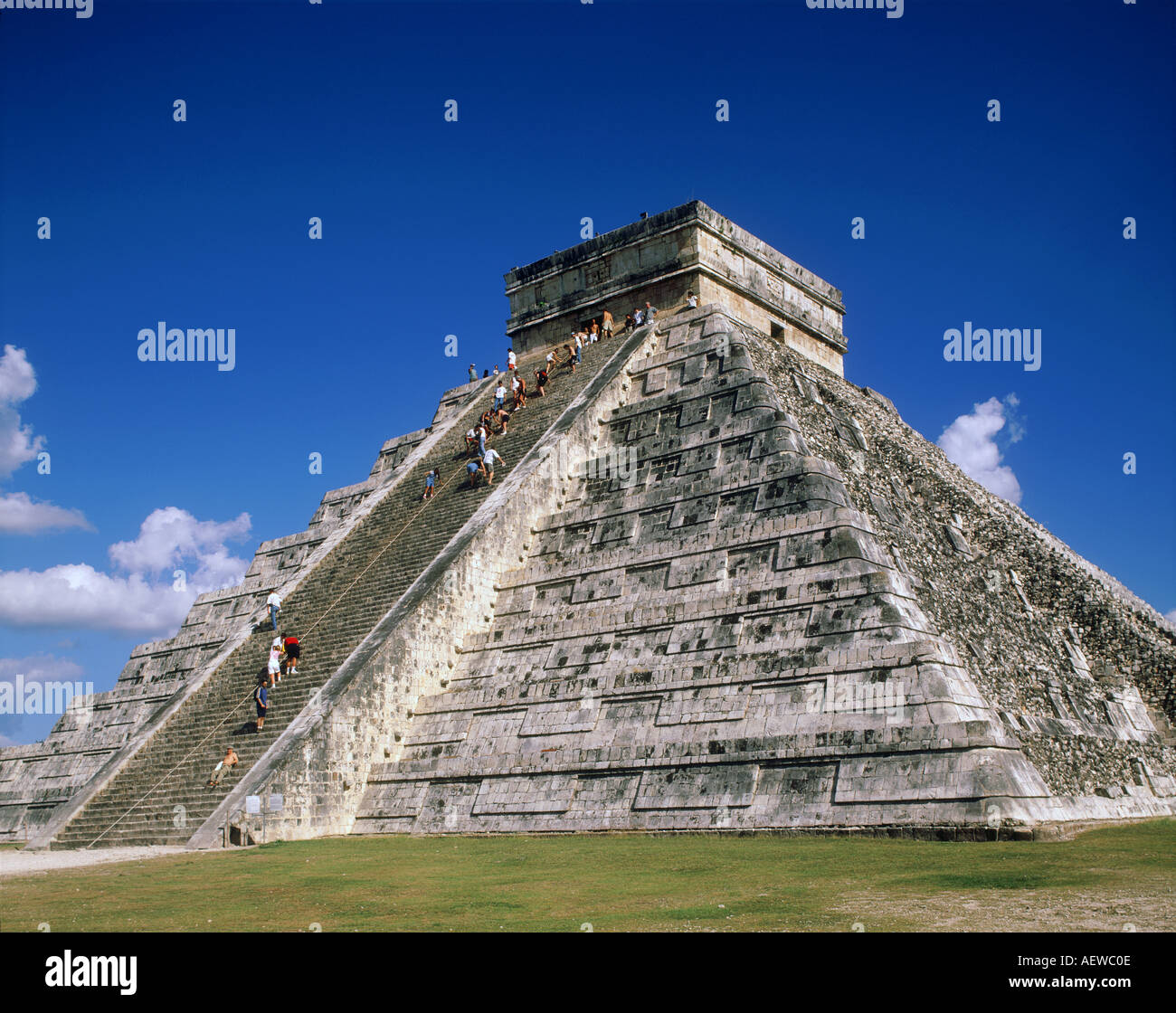 El Castillo Pyramid of Kukulcan Chichen Itza World Heritage YUCATAN ...