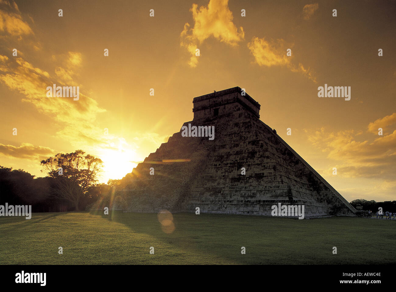 El Castillo Pyramid of Kukulcan Chichen Itza World Heritage YUCATAN ...