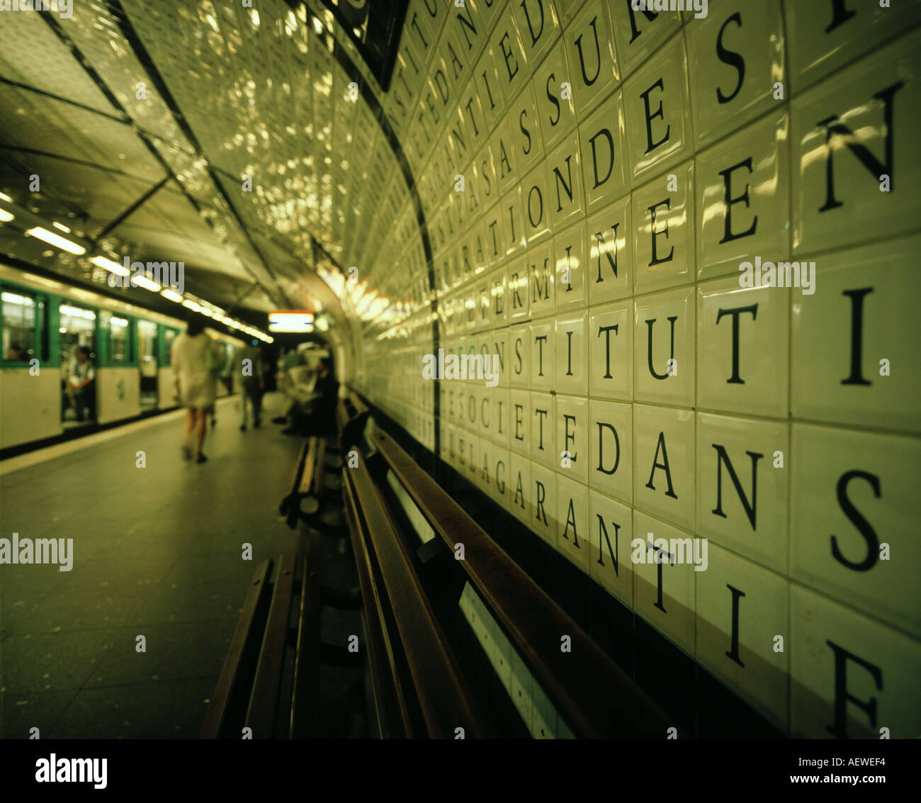 Metro Gare Concorde PARIS FRANCE Stock Photo - Alamy