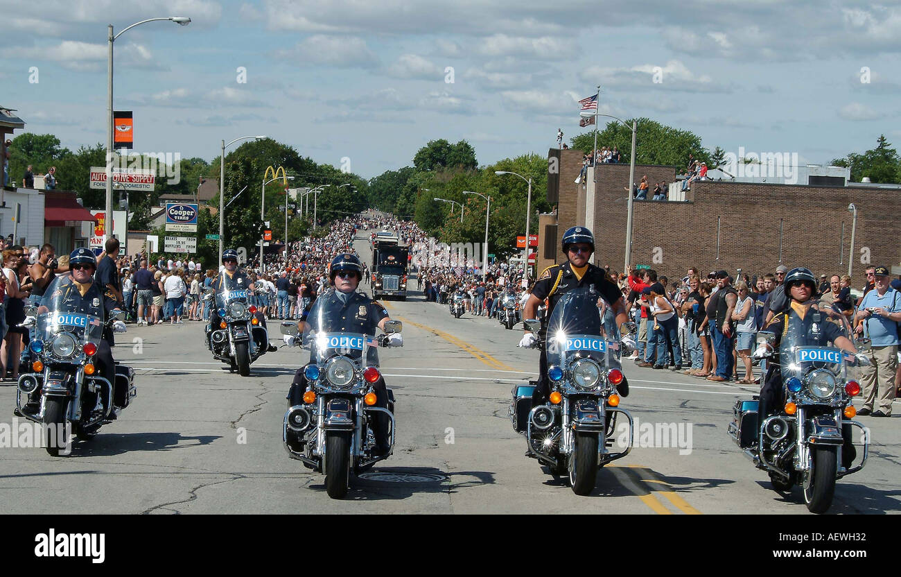 Milwaukee Police officers on Harley davidson motorcycles leading the ...