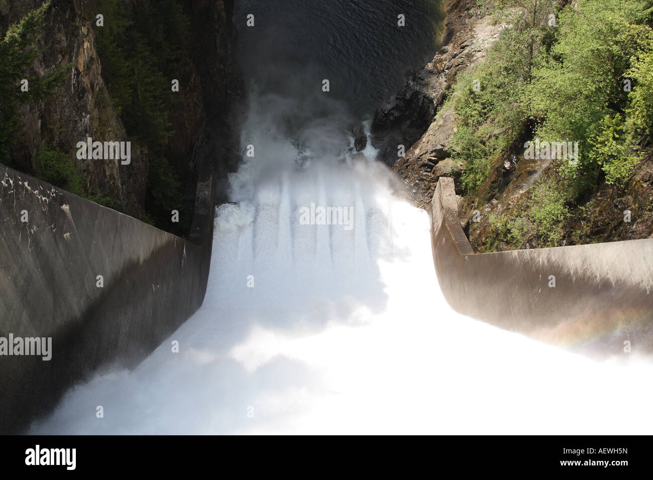 Dam water flows hi-res stock photography and images - Alamy