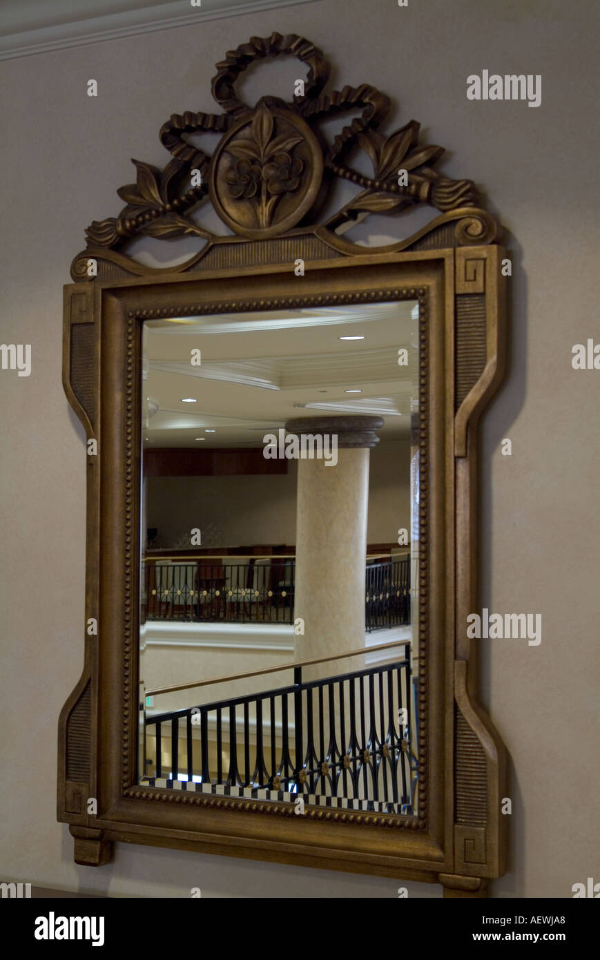 Decorative mirror hi-res stock photography and images - Alamy