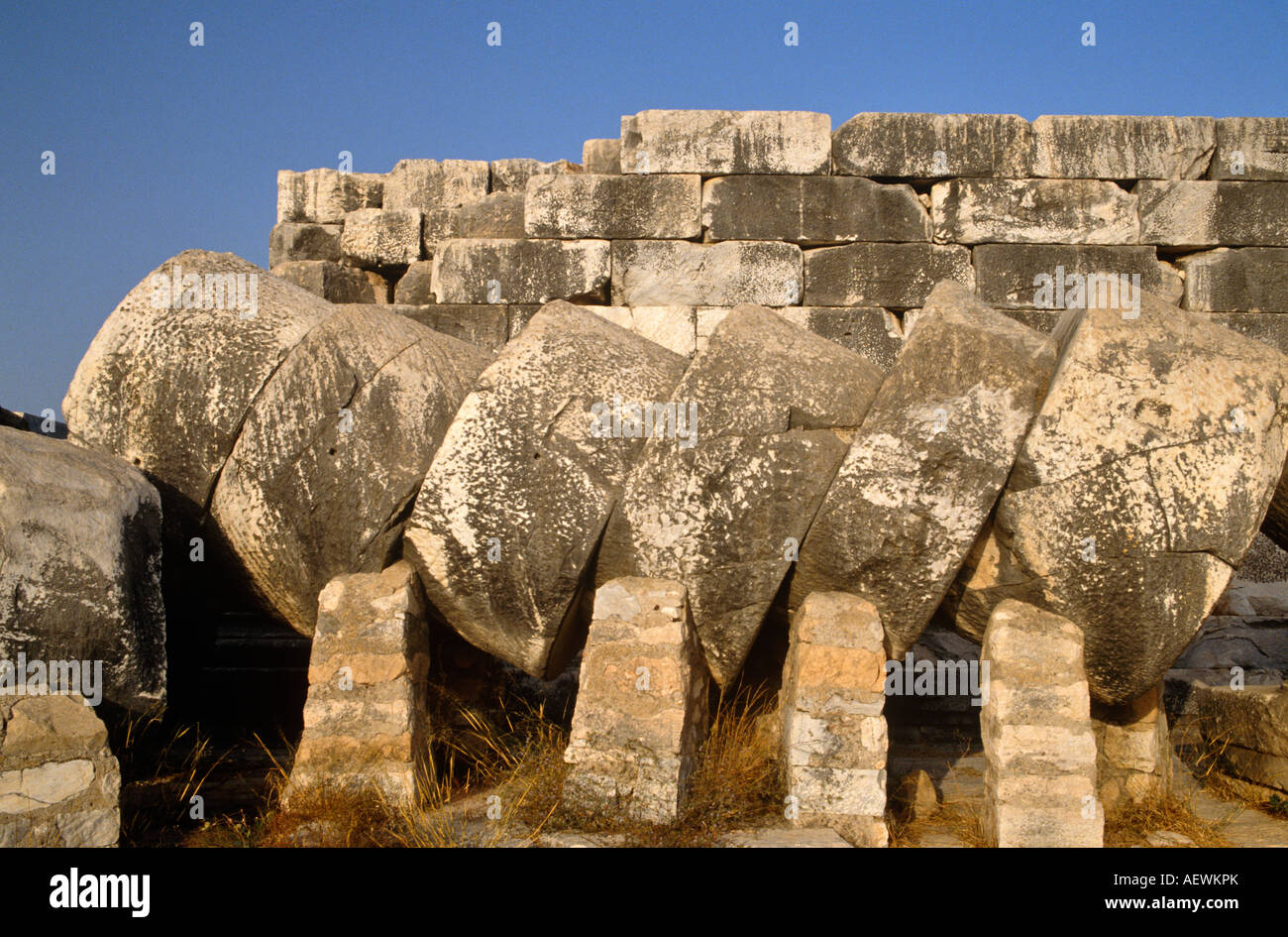 Fallen column hi-res stock photography and images - Alamy