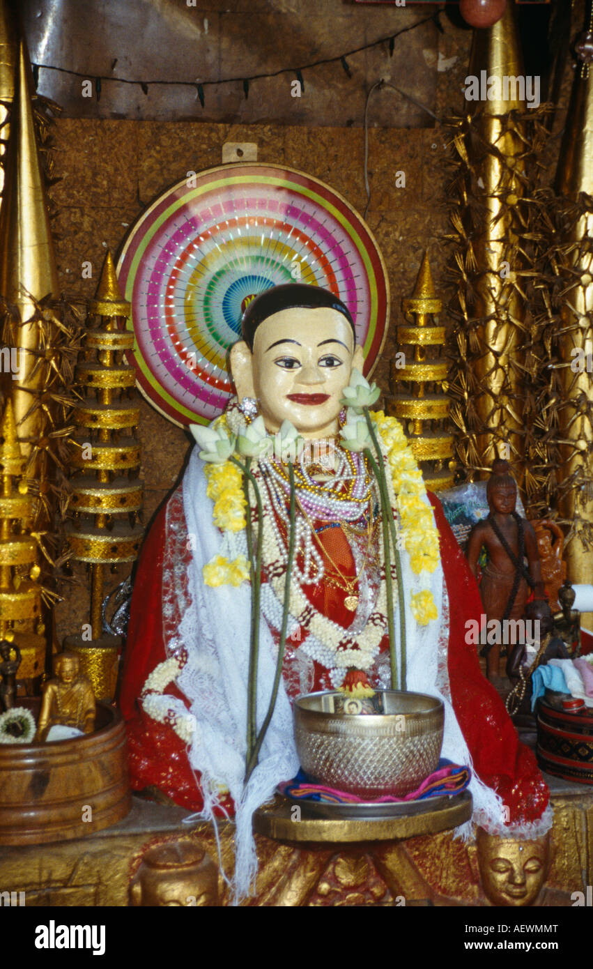 Wat Phnom hilltop shrine of Daun Penh founder of Phnom Penh Camdodia ...