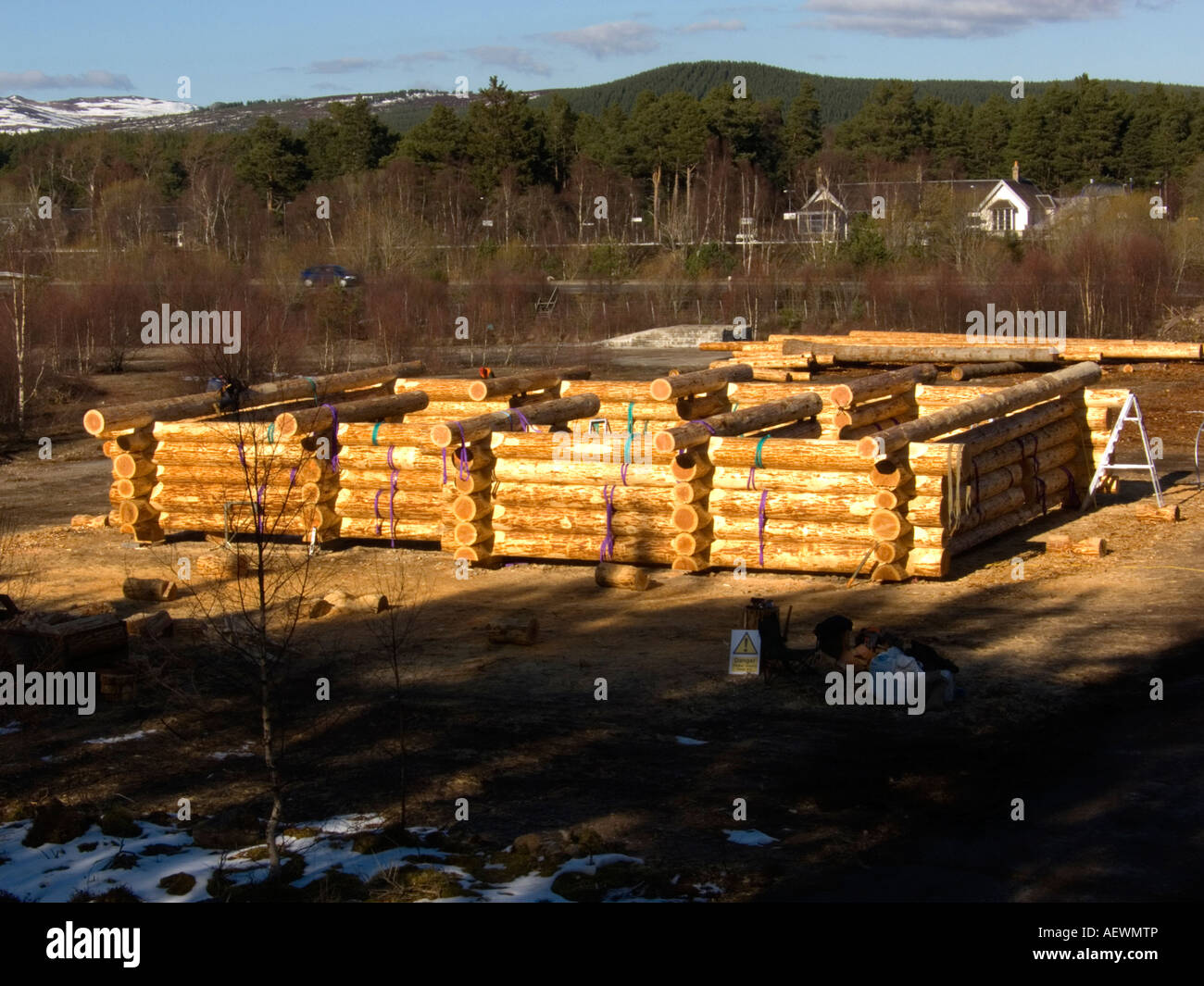 Log cabin construction hi-res stock photography and images - Alamy