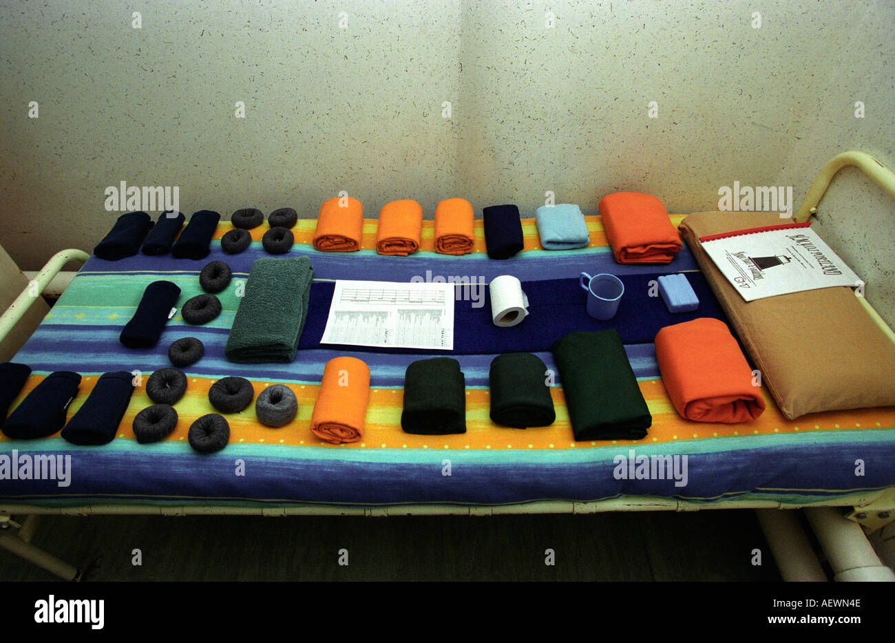 Prison bed and uk hi-res stock photography and images - Alamy