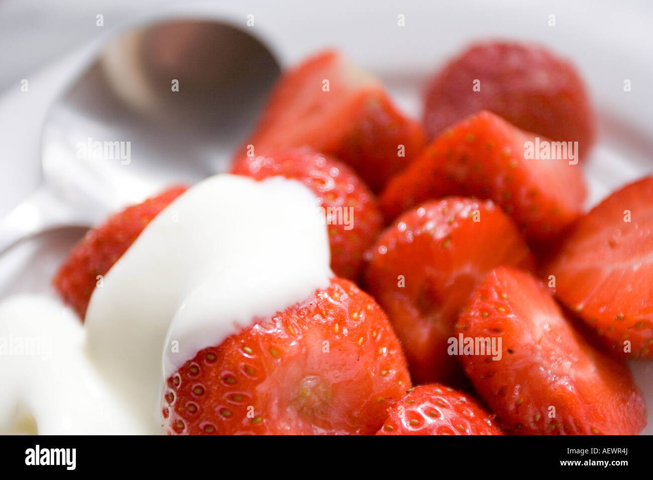 Strawberries and cream Stock Photo - Alamy