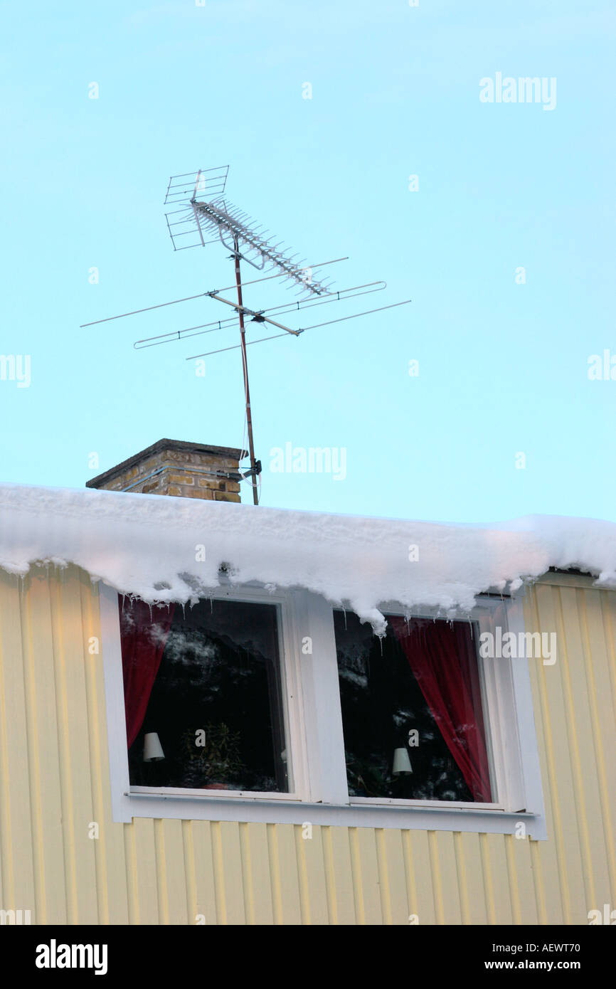 Snow on roof Stock Photo - Alamy