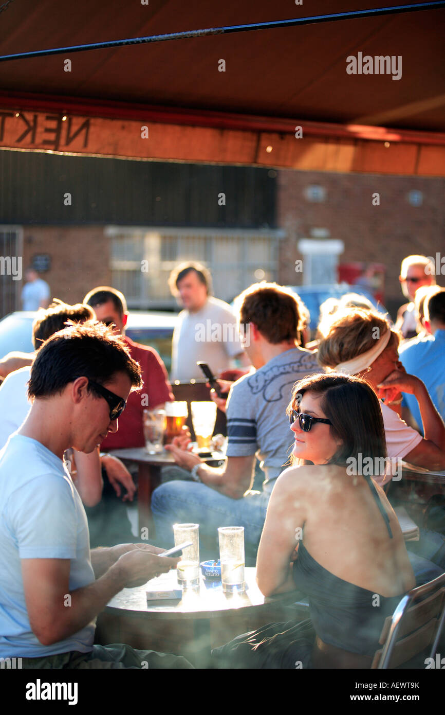 Crowd pub mobile phone hi-res stock photography and images - Alamy