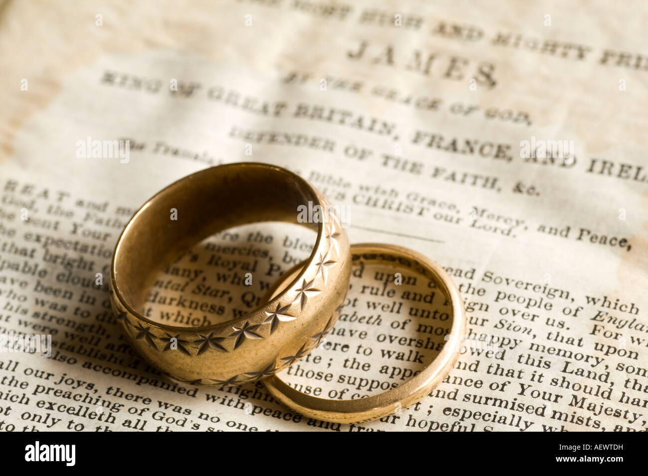 Bible and two gold wedding rings Stock Photo - Alamy