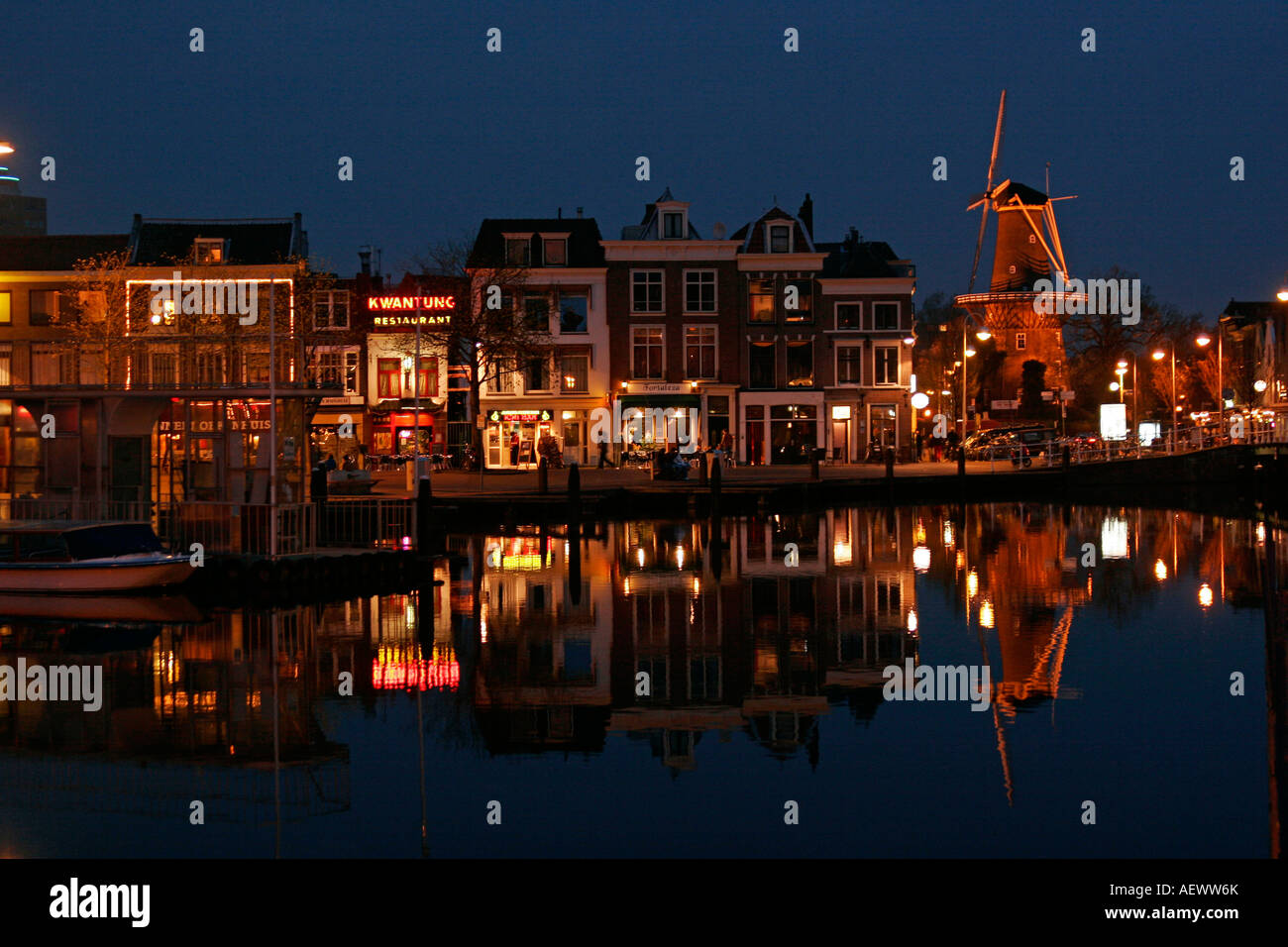 Leiden at night Netherlands Stock Photo - Alamy
