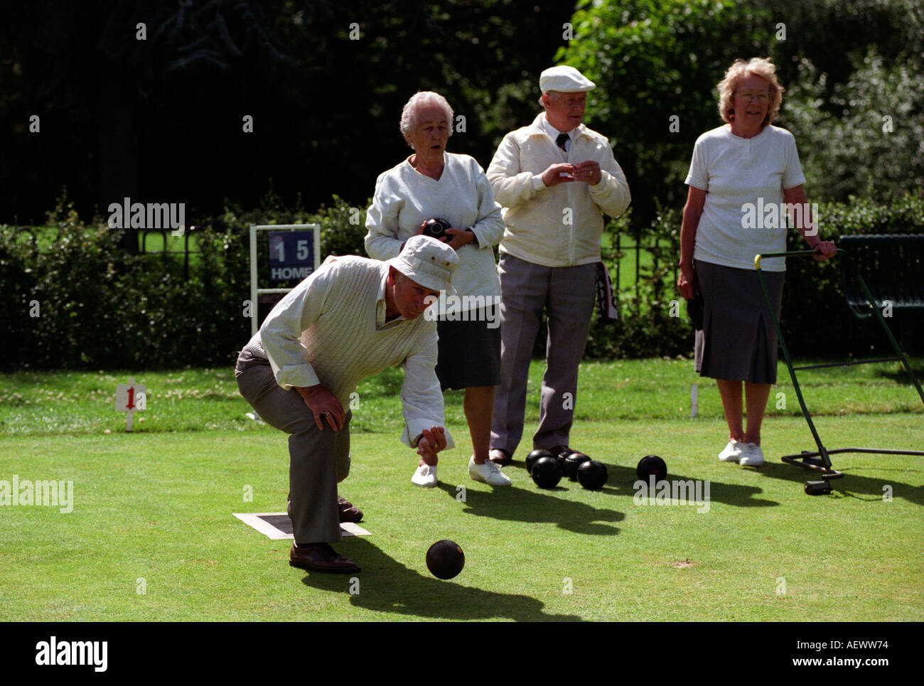 Bowls bowling leisure pensioners hi-res stock photography and images ...
