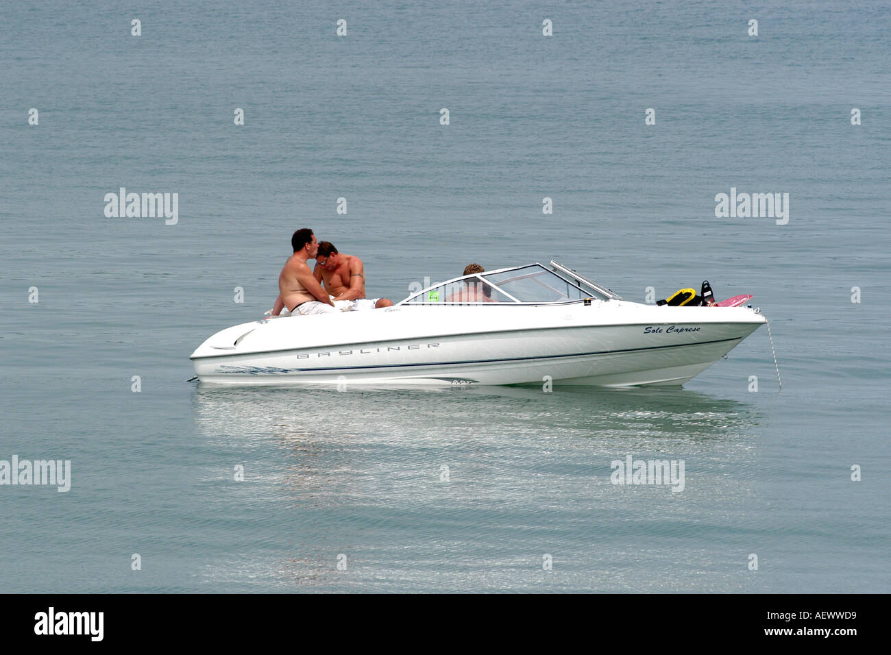 Speedboat boat water bounce hi-res stock photography and images - Alamy
