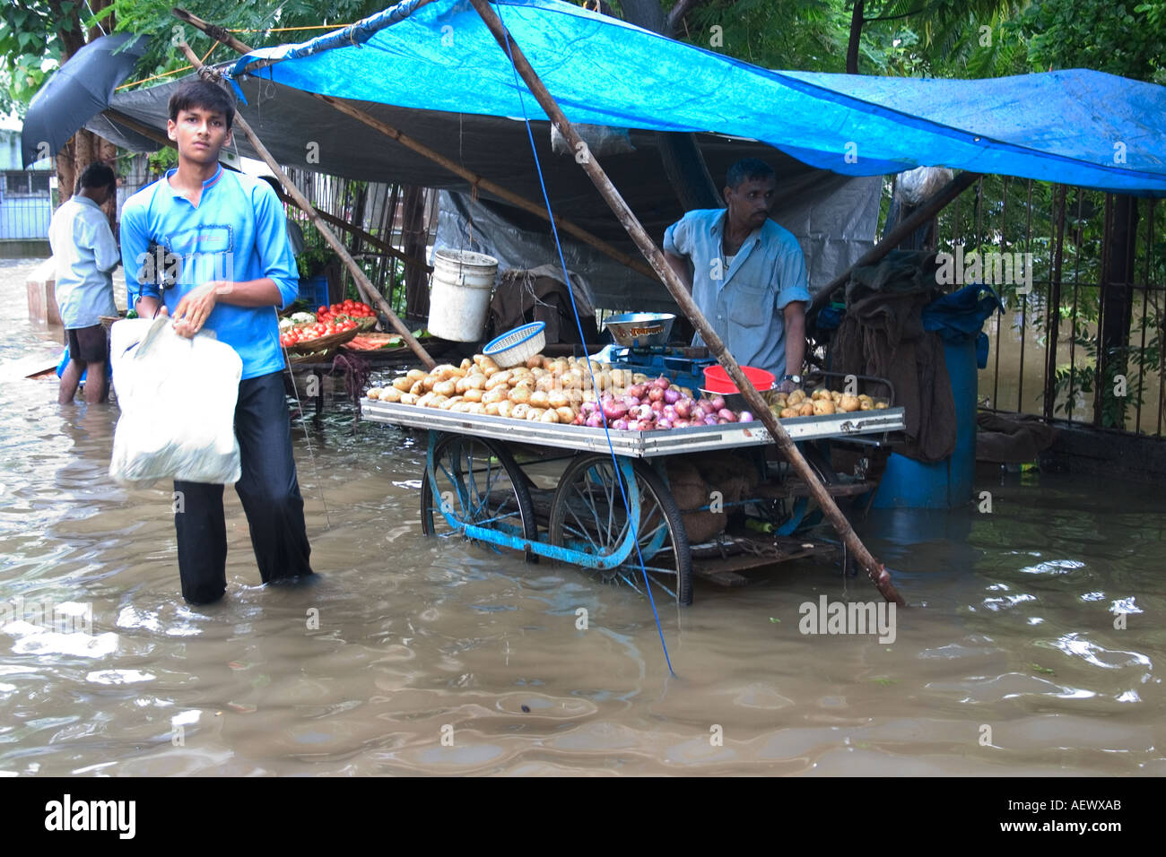 vegetable vendor in monsoon world record rain in Bombay now Mumbai ...