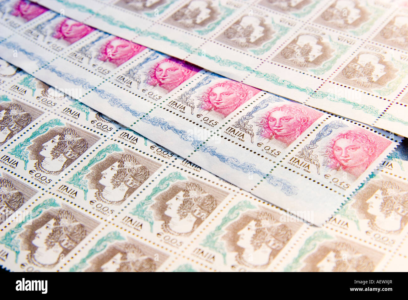 Italian postage stamps hi-res stock photography and images - Alamy