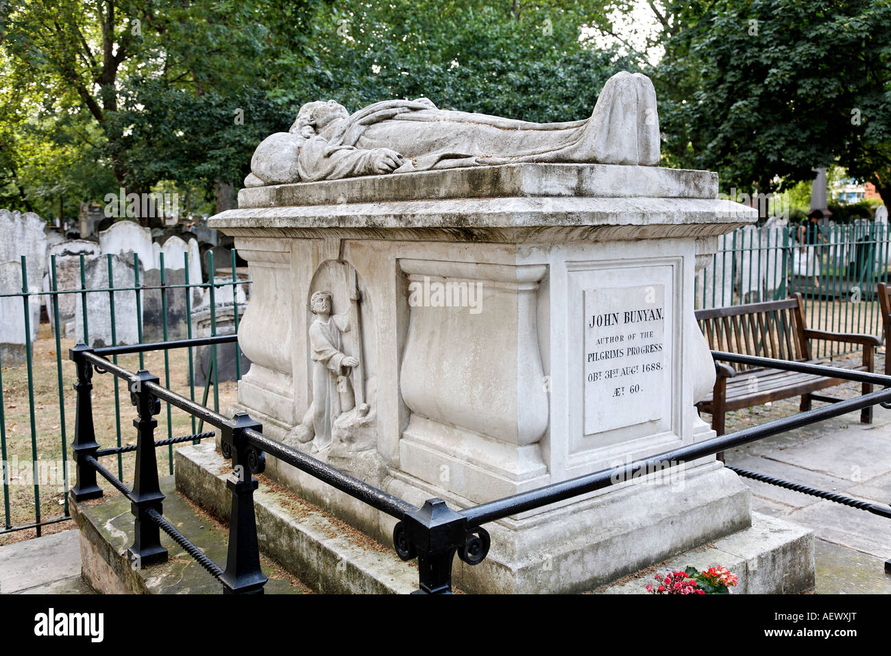 John bunyan grave hi-res stock photography and images - Alamy