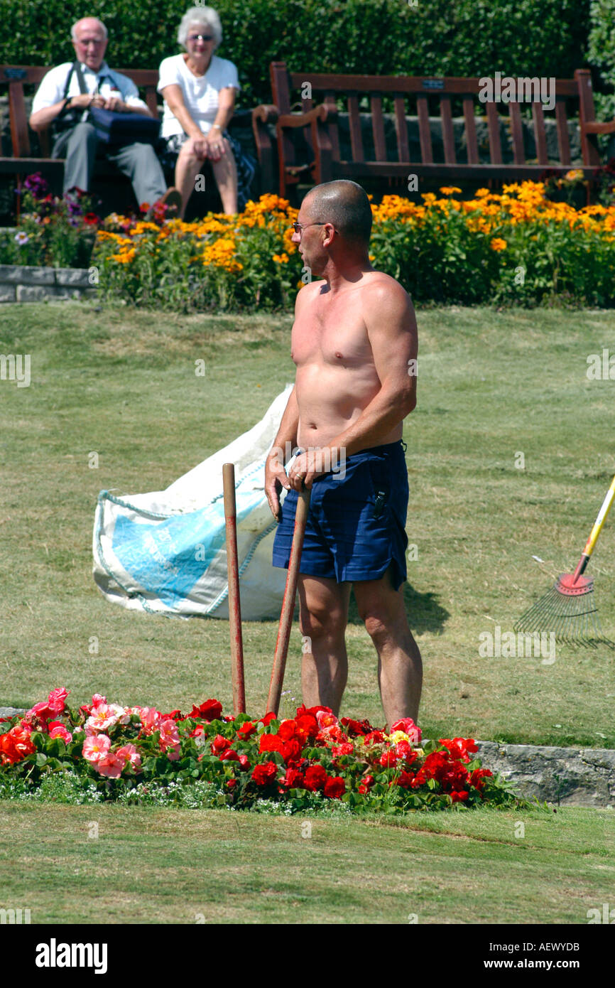 Weeding flower beds hi-res stock photography and images - Alamy