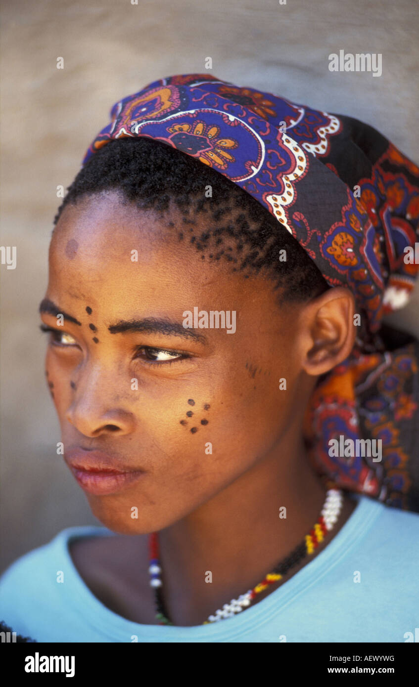 Bushman girl hi-res stock photography and images - Alamy