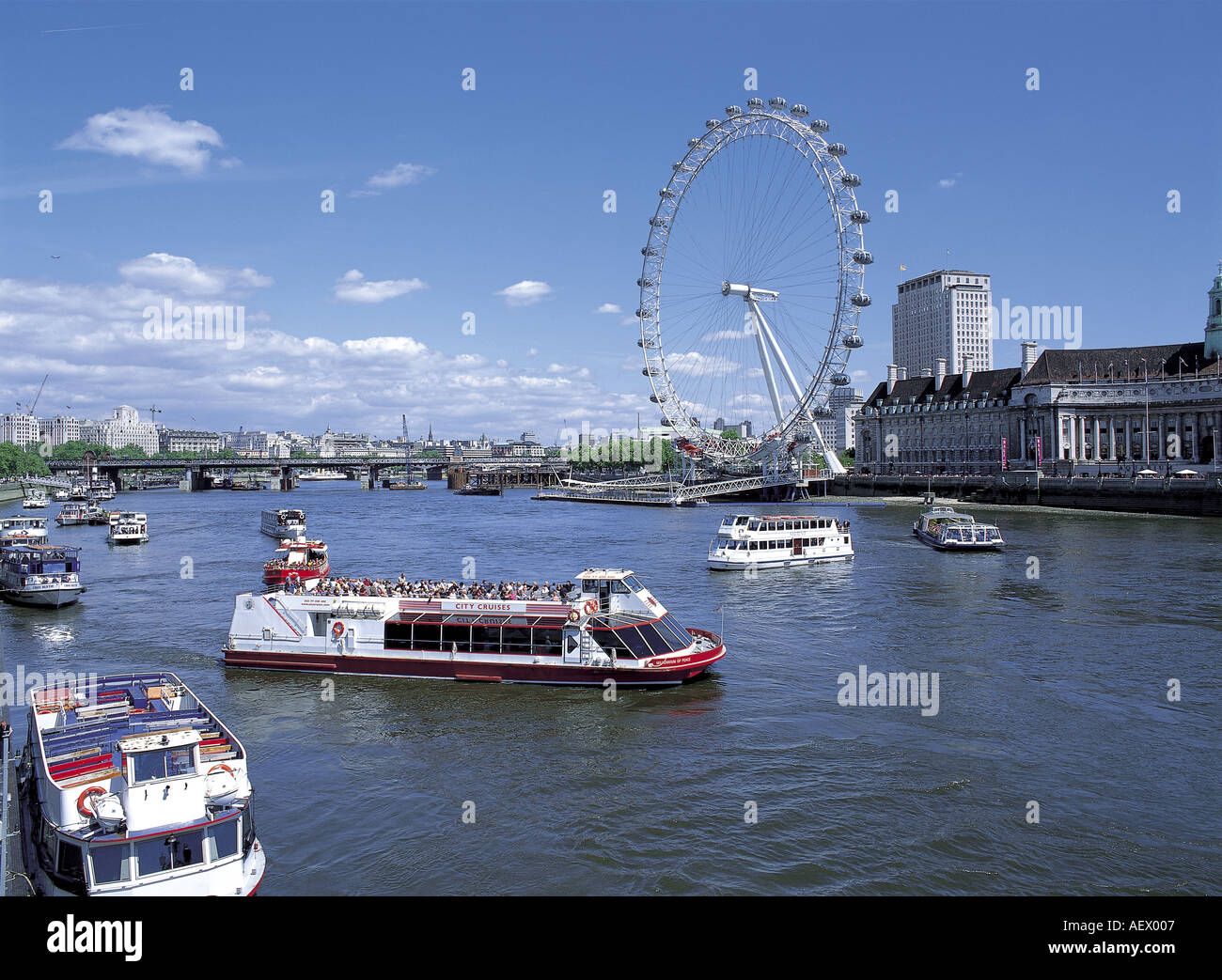 London Eye and Cruise Ship LONDON UK Stock Photo - Alamy