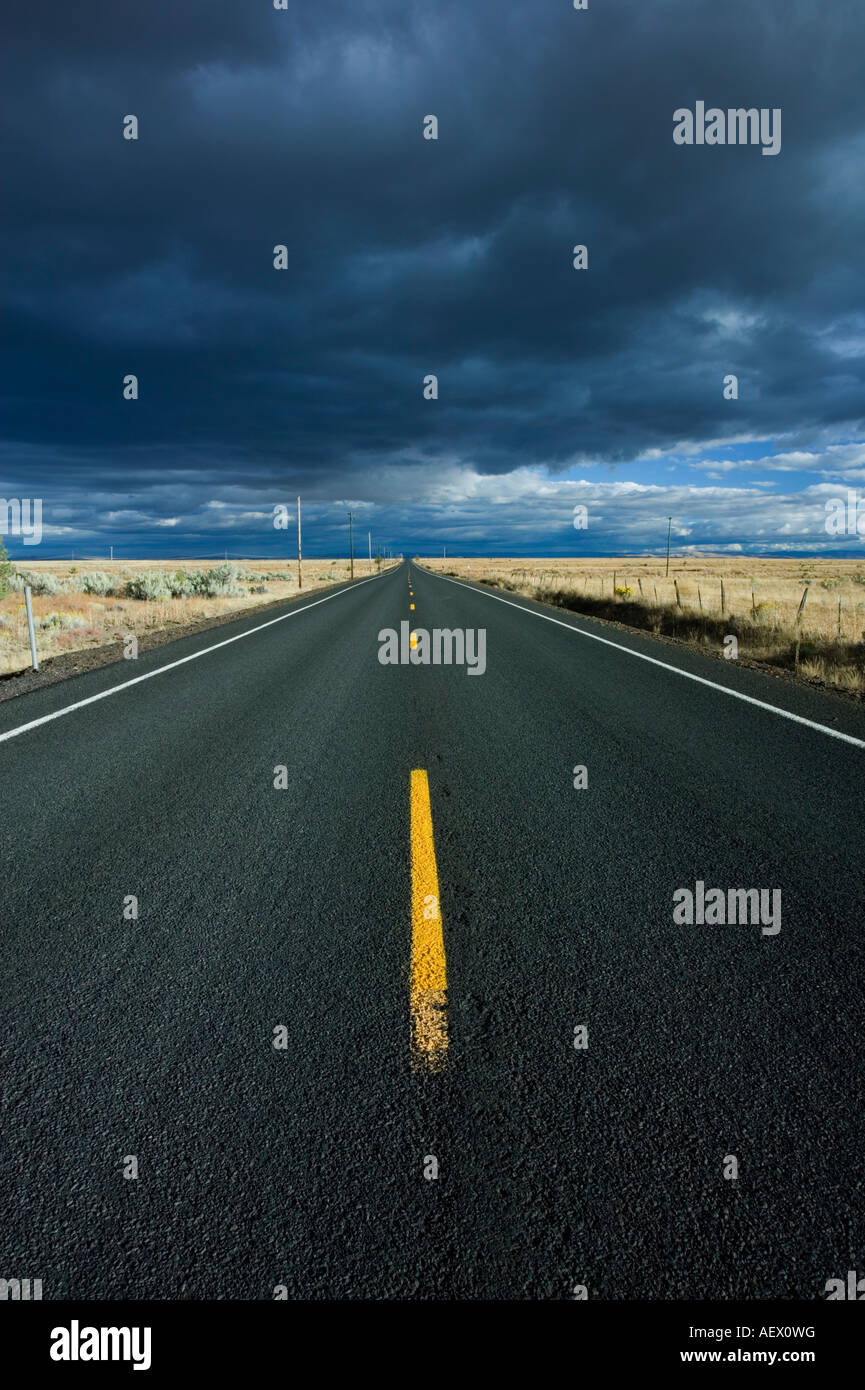 Highway in desert landscape Stock Photo - Alamy
